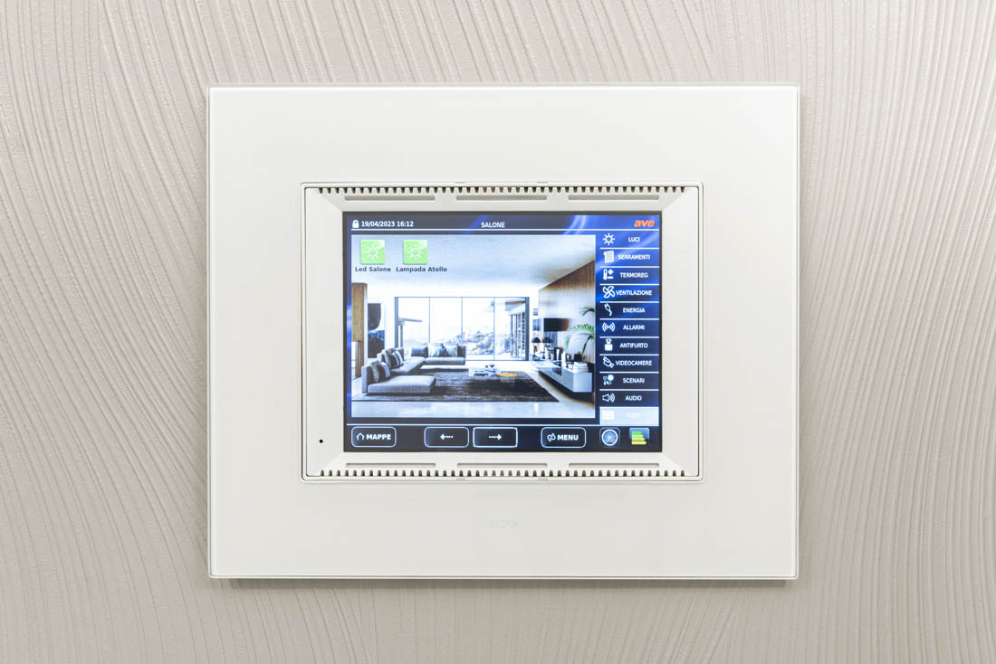 Un appartamento smart con domotica e design AVE: - Voltimum IT
